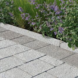 Stonemarket Paving_'Rio Driveway' Silver-EDGING